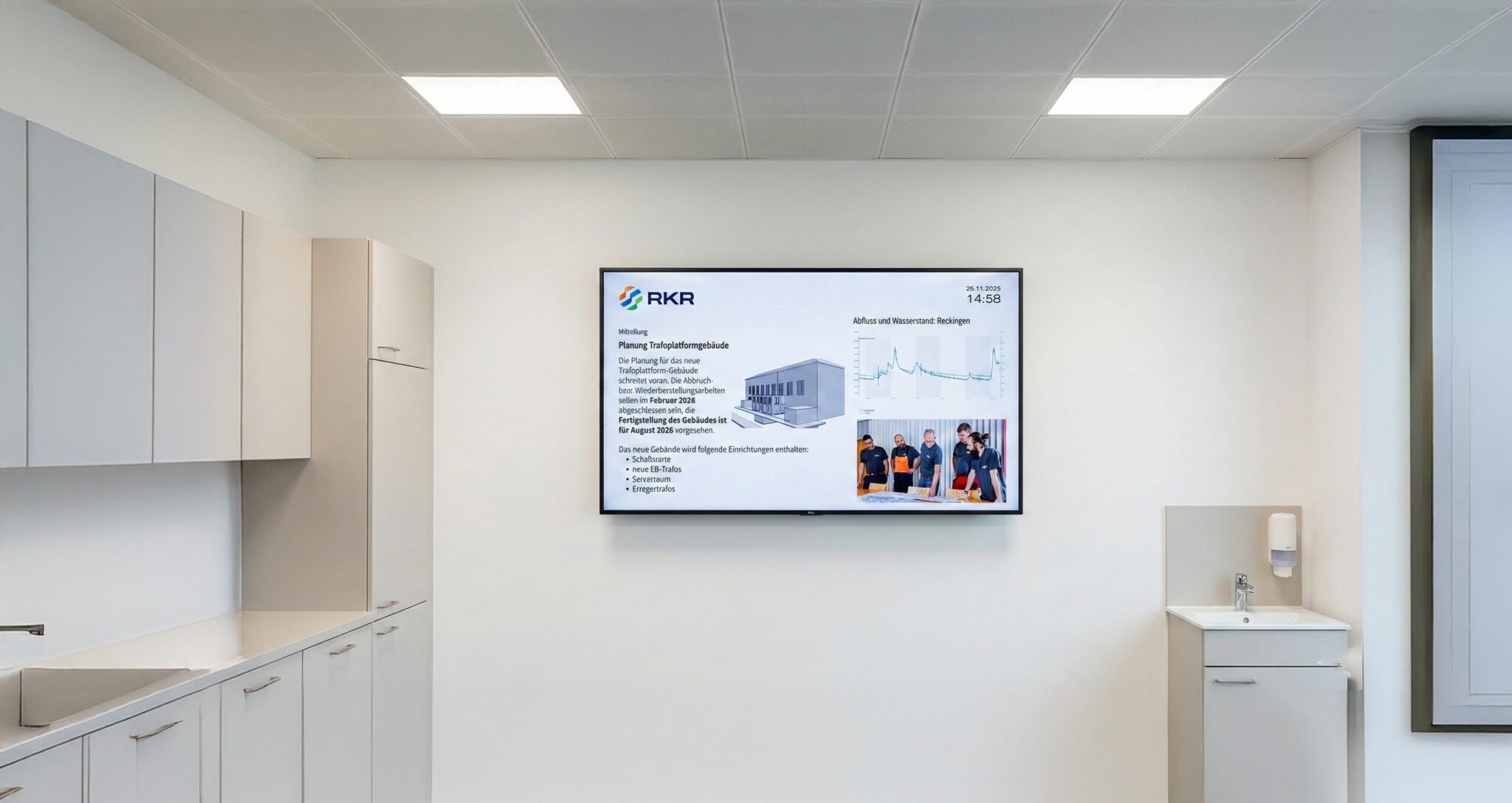 Moderne Kommunikation im Kraftwerk: RKR installiert digitales Infoboard ...